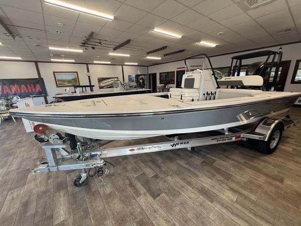 2025 Hewes 18 Redfisher – Welcome to Family Boating Centers