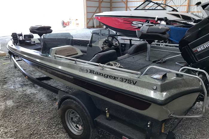 1990 Ranger 375V Raymond, Illinois - Hanks Boats