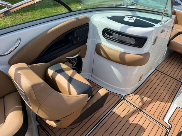 2025 Crownline Eclipse E235 Fairfield, Ohio - Hern Marine